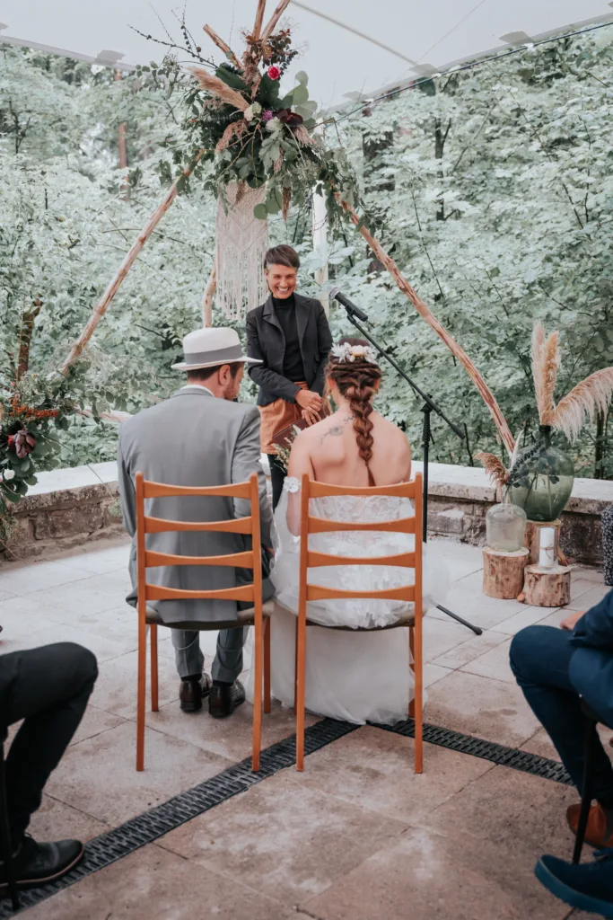 Referenz von Alice & Robin für ihre:n Trauredner:in | Strauß & Fliege